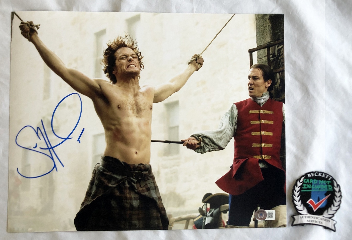 Sam Heughan Signed 11x14 Photo Outlander Beckett BAS - Memorabilia For Less